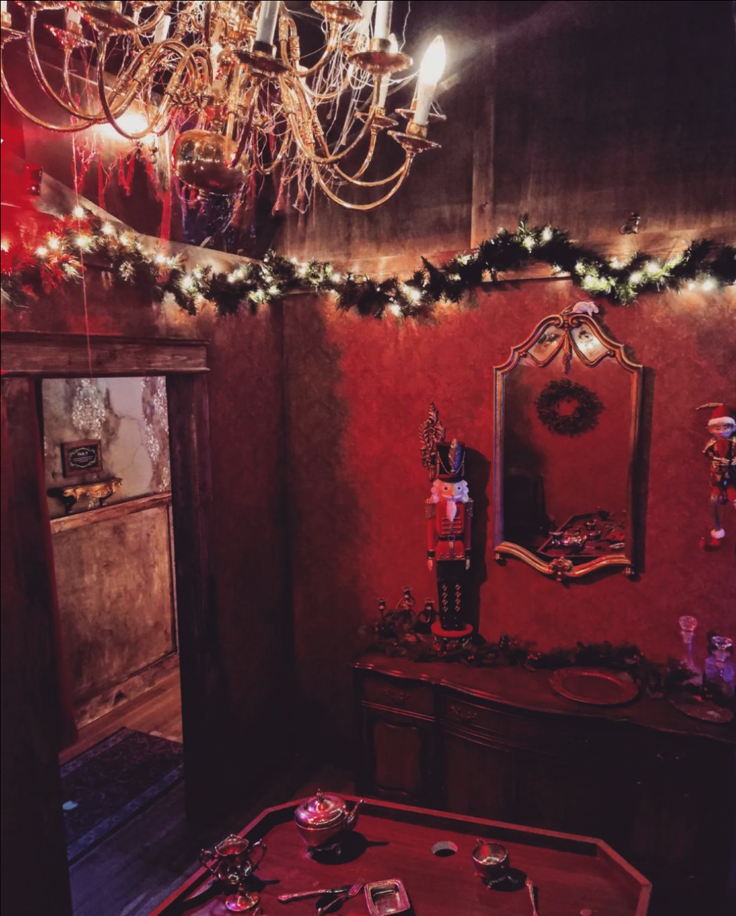 Haunted Manor: Mini-Golf & Ping Pong Lounge